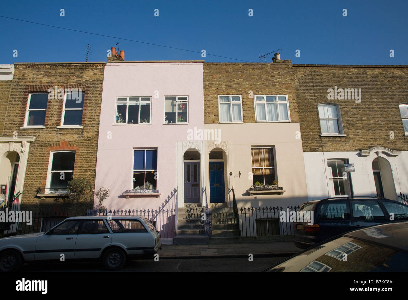 Terraced houses london uk hi-res stock photography and images - Alamy