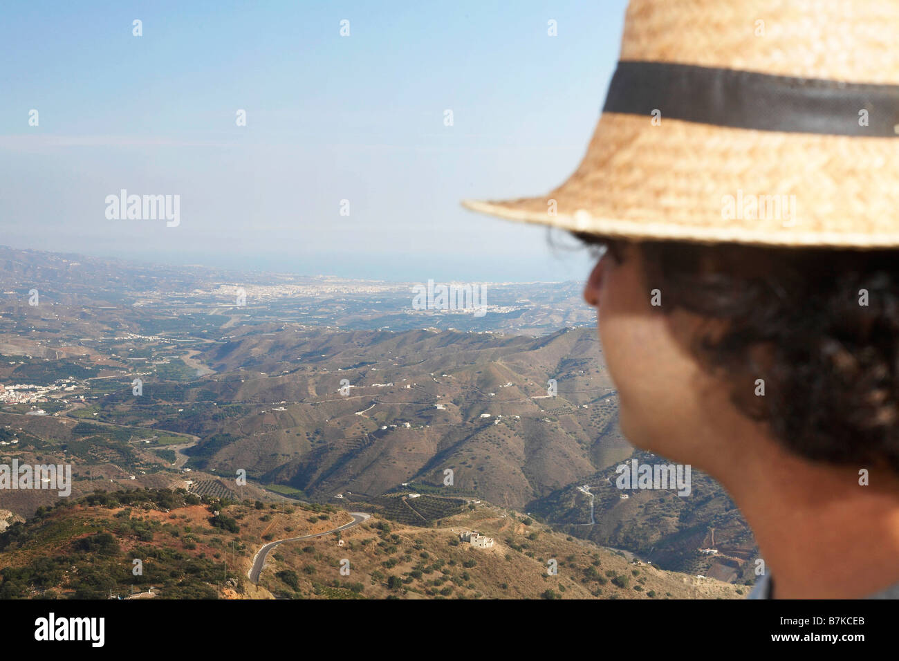 Man looking over a valley hi-res stock photography and images - Alamy