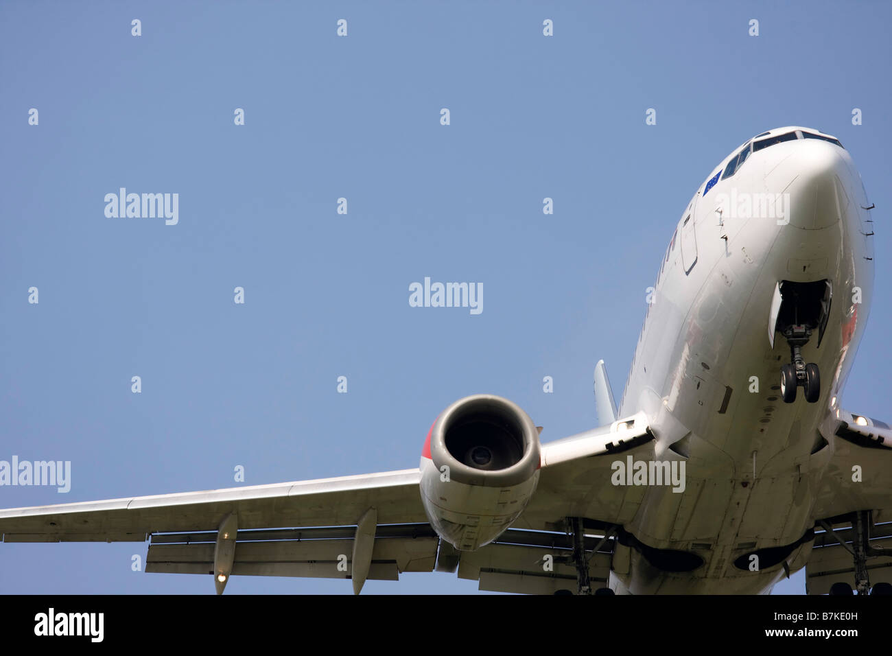 Twin jet engines hi-res stock photography and images - Alamy