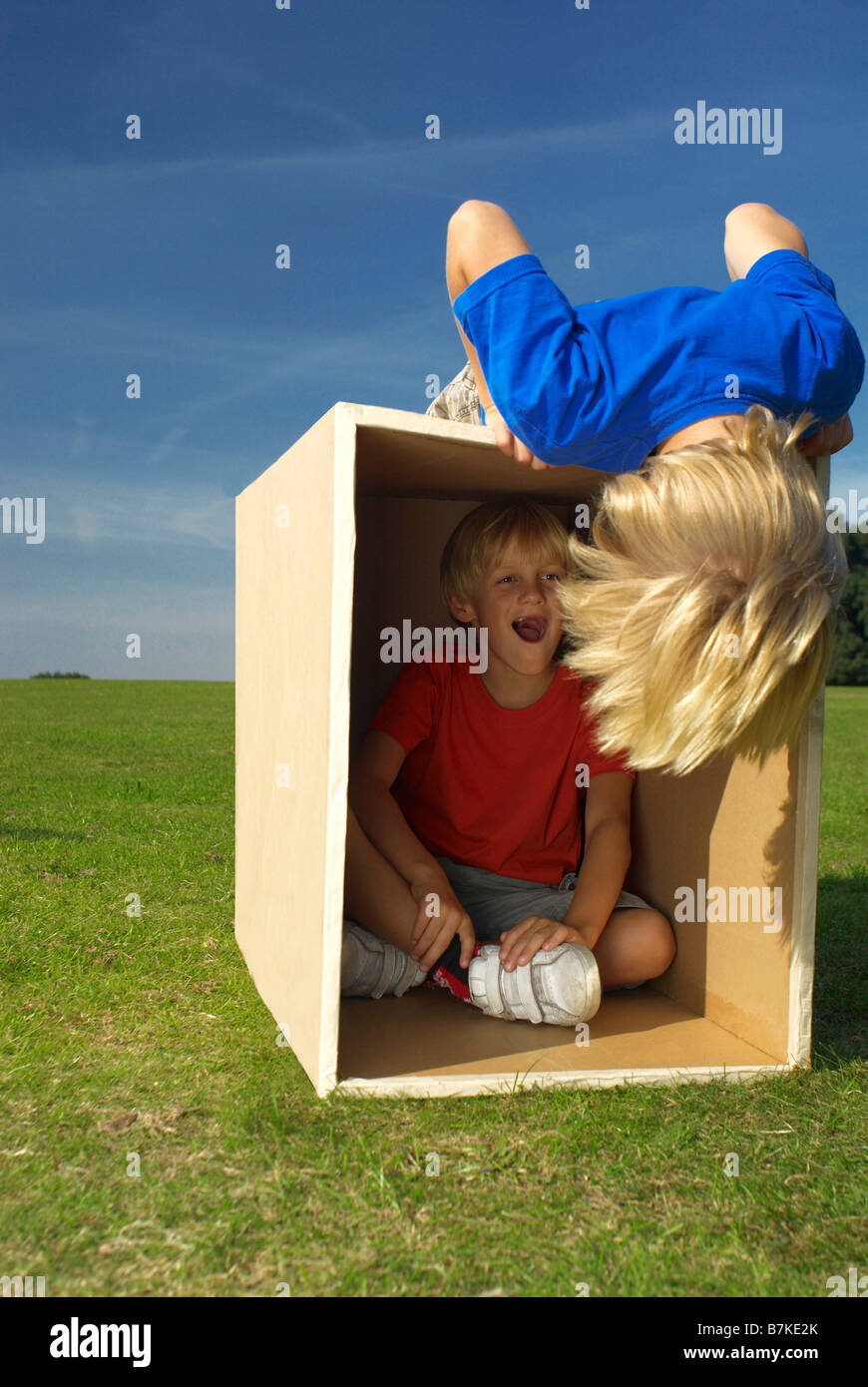 Children shouting together outdoors hi-res stock photography and images ...