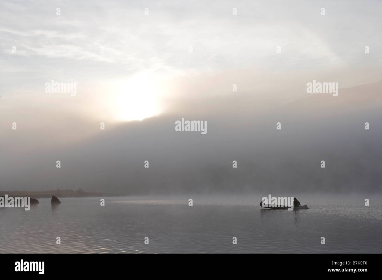 Man silhouette boat sun mist hi-res stock photography and images - Alamy
