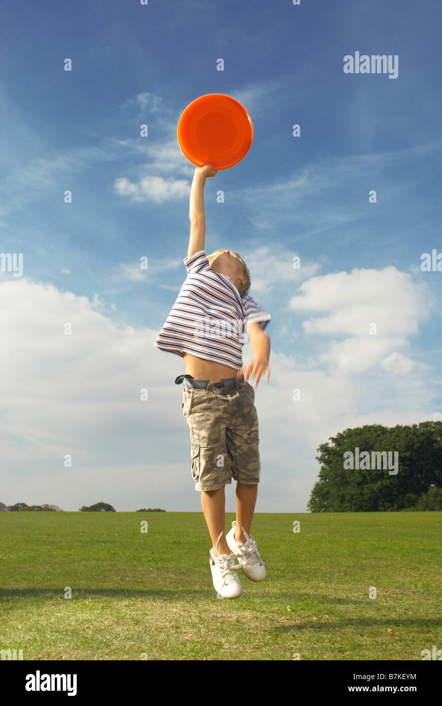 Male catching frisbee hi-res stock photography and images - Alamy