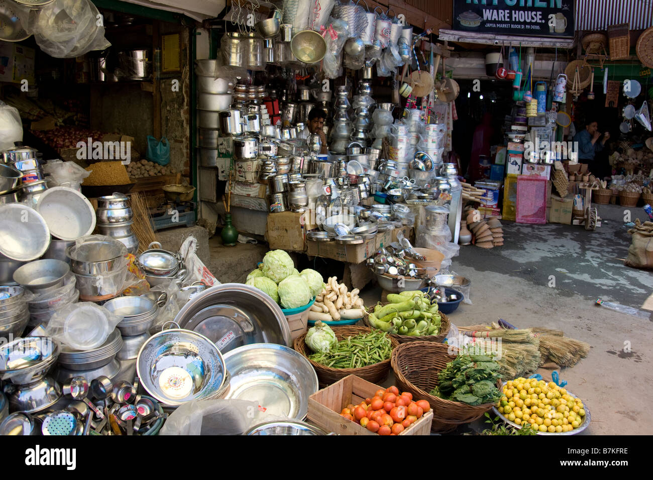 Shringar, Kashmir, Old Town - Local Bazaar Stock Photo - Alamy