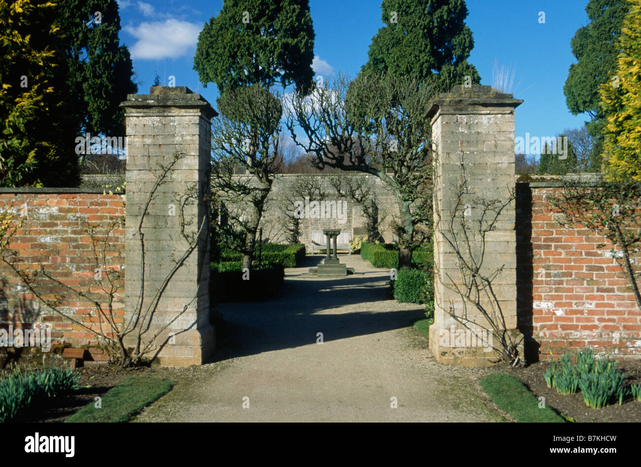 Abbey Rose garden Gateway NEWSTEAD ABBEY NOTTINGHAMSHIRE ENGLAND Stock ...
