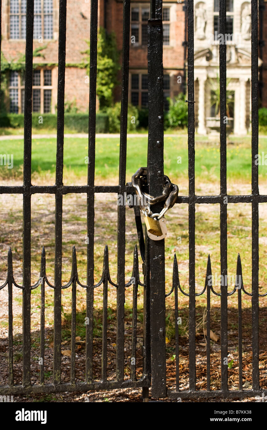 locked closed gates Stock Photo - Alamy
