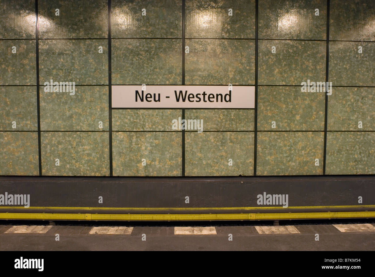 Inside berlin u bahn station hi-res stock photography and images - Alamy