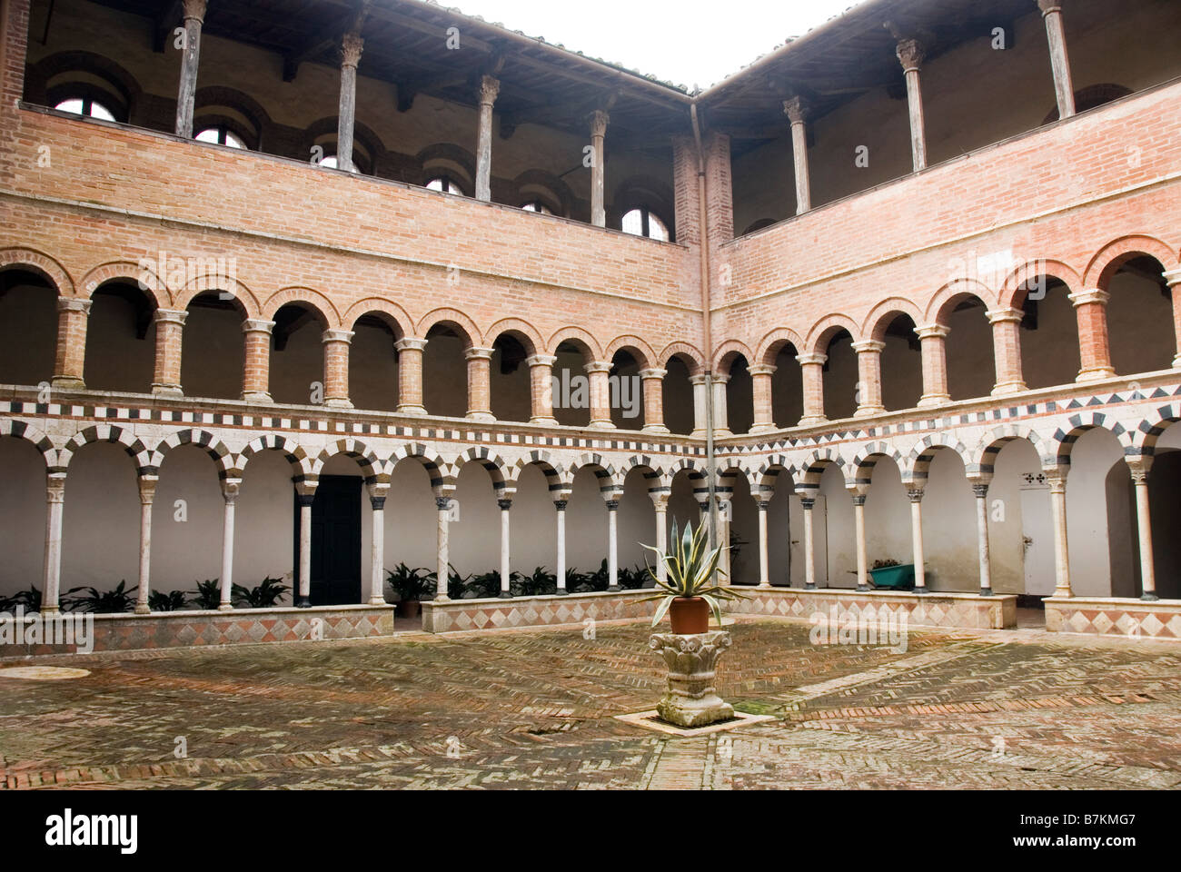 Romanesque loggia hi-res stock photography and images - Alamy