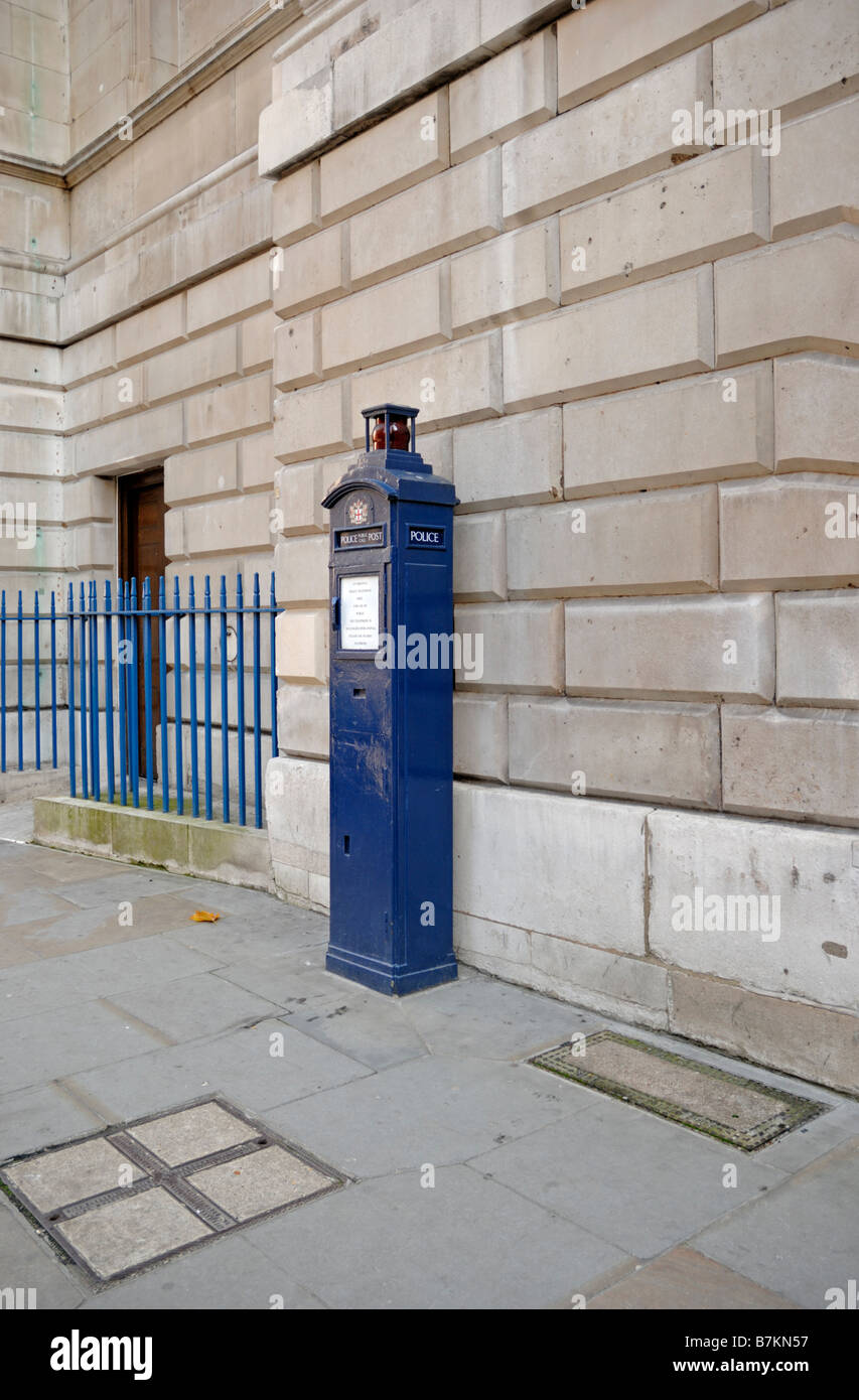 London emergency call box hi-res stock photography and images - Alamy