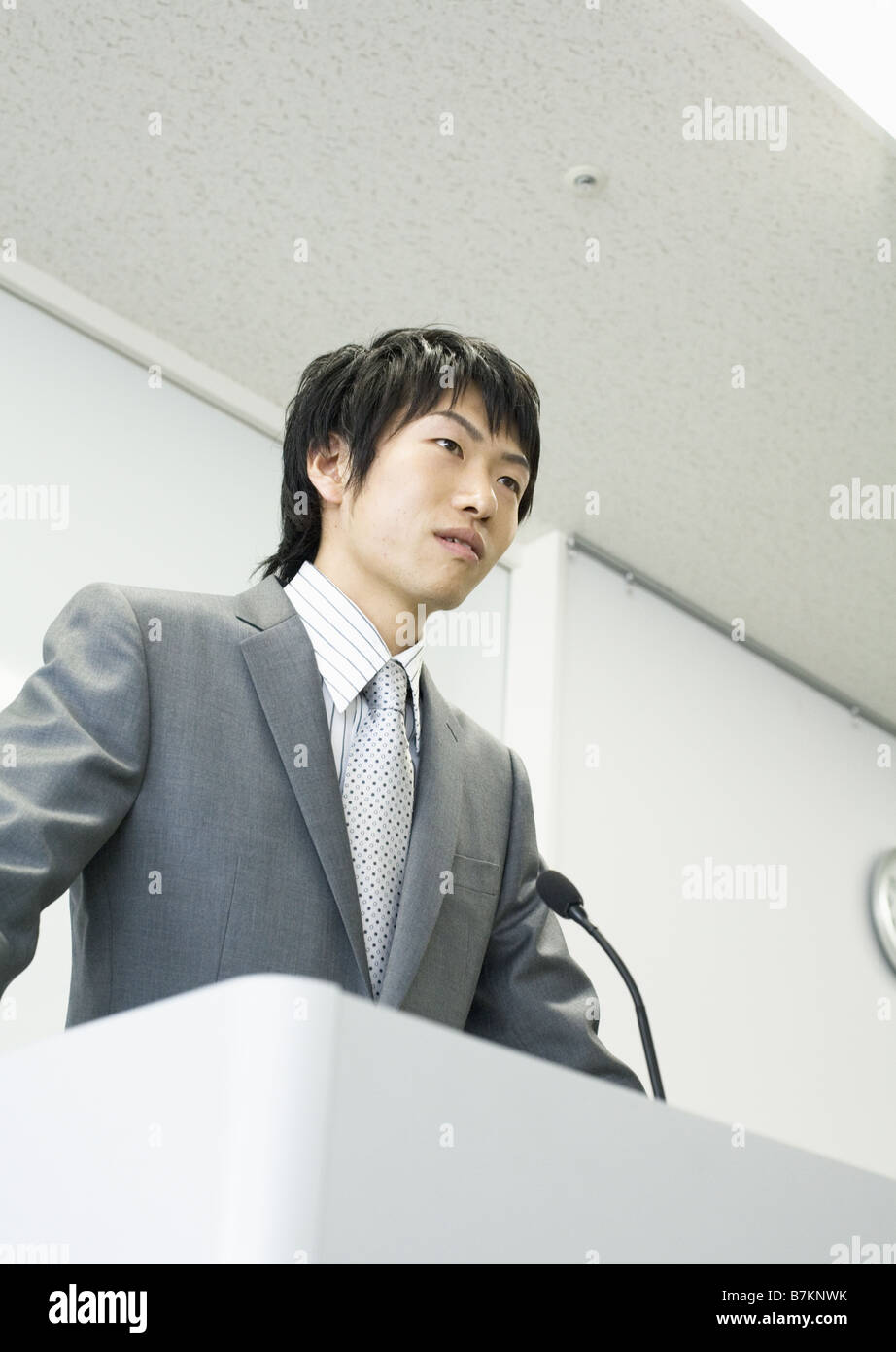 Explaining look hi-res stock photography and images - Alamy