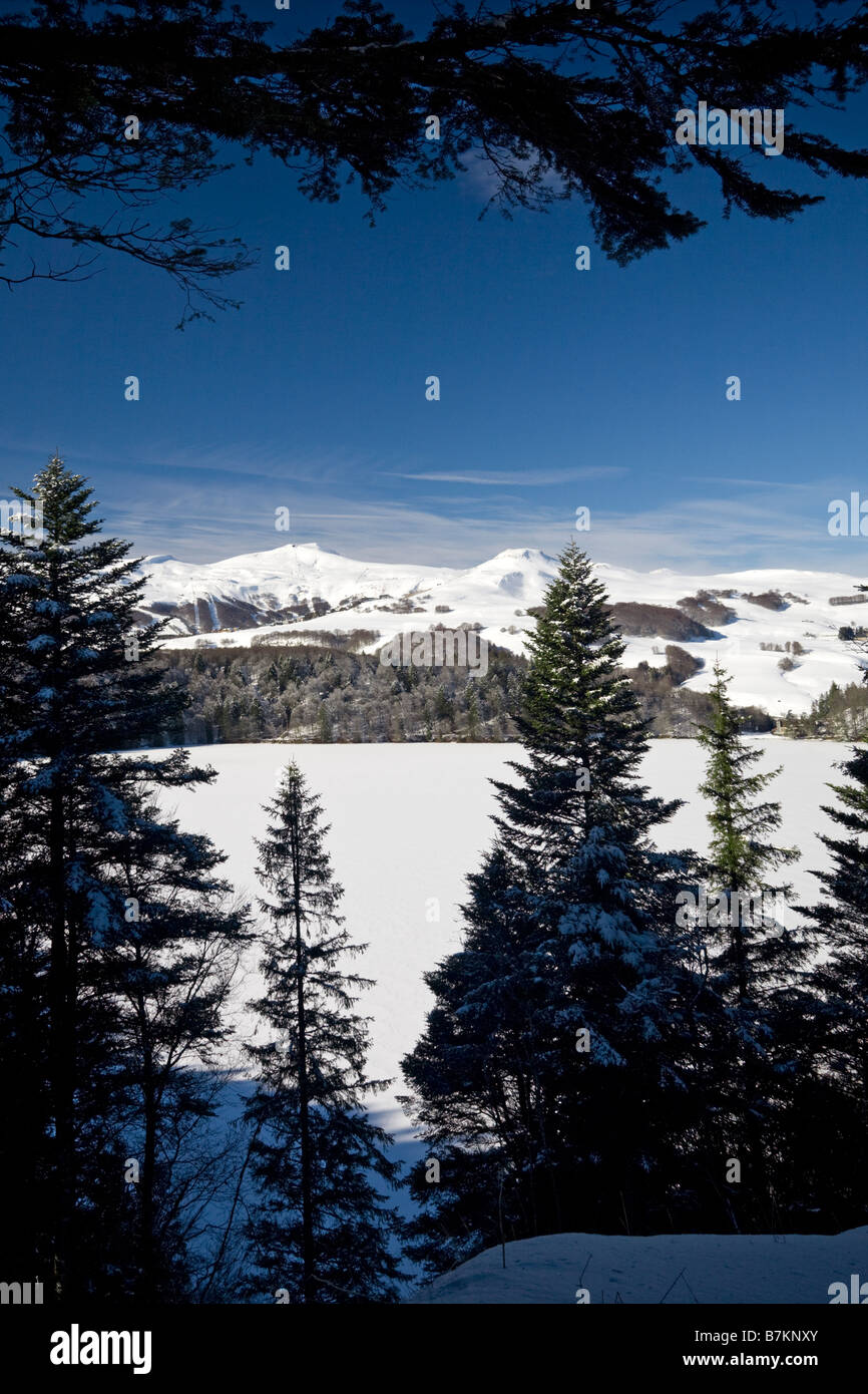 Lac de cratère hi-res stock photography and images - Alamy