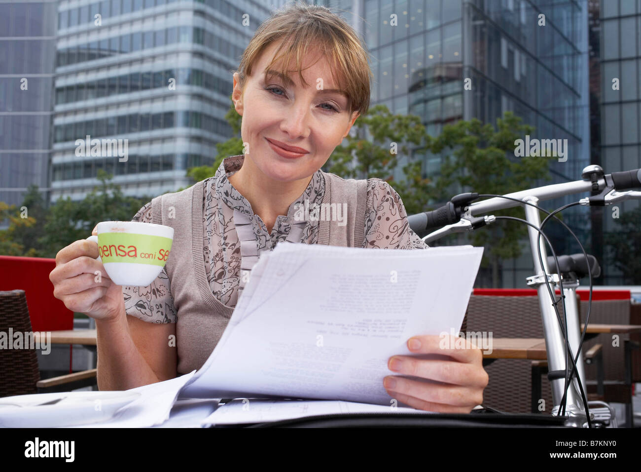 Business woman working outside Stock Photo - Alamy