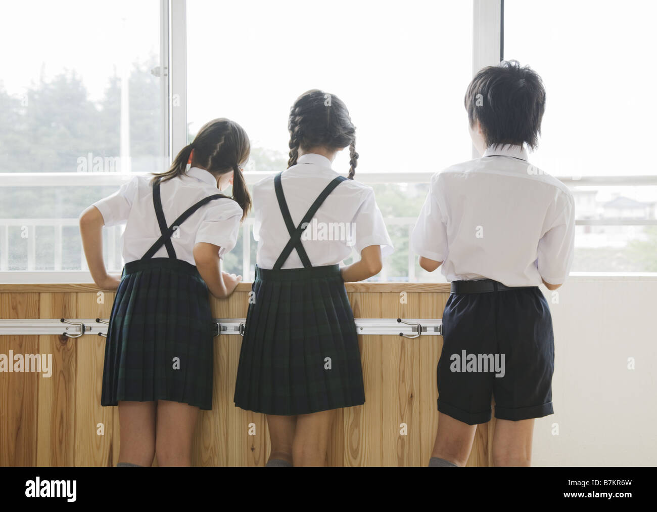 Elementary school students looking out Stock Photo - Alamy