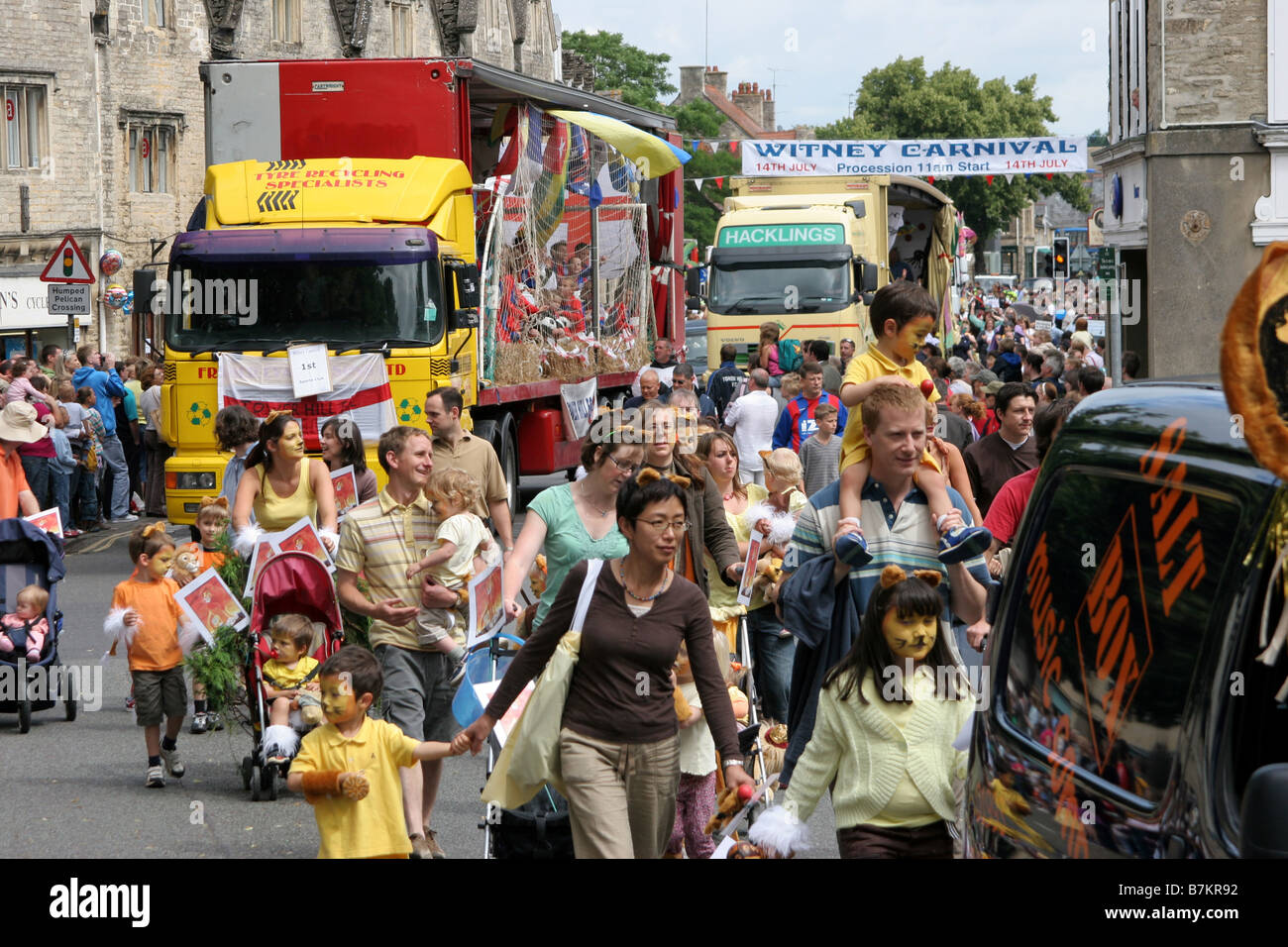 Witney Carnival Parade through the town 2008 Stock Photo - Alamy