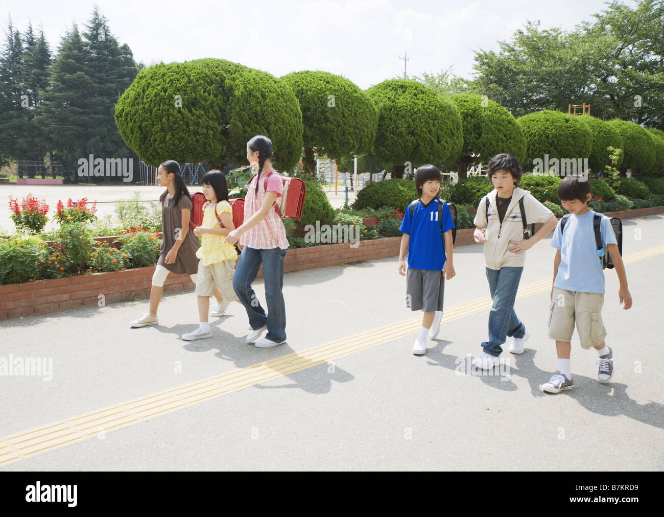 Elementary school students commute Stock Photo - Alamy
