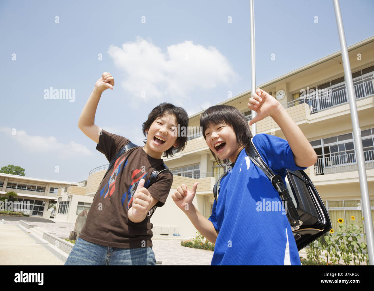 Victory pose of elementary school boys Stock Photo - Alamy