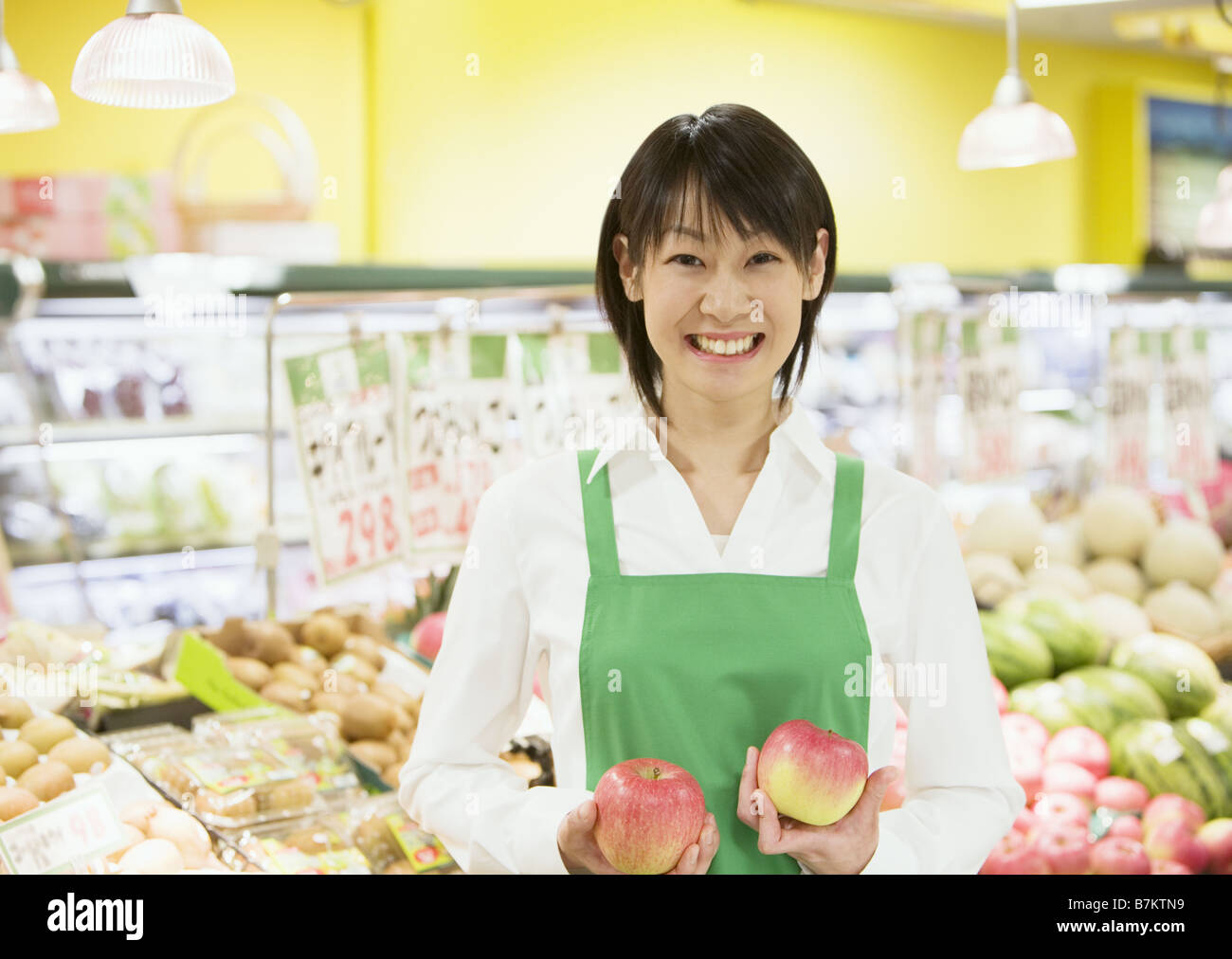 A supermarket store clerk Stock Photo - Alamy