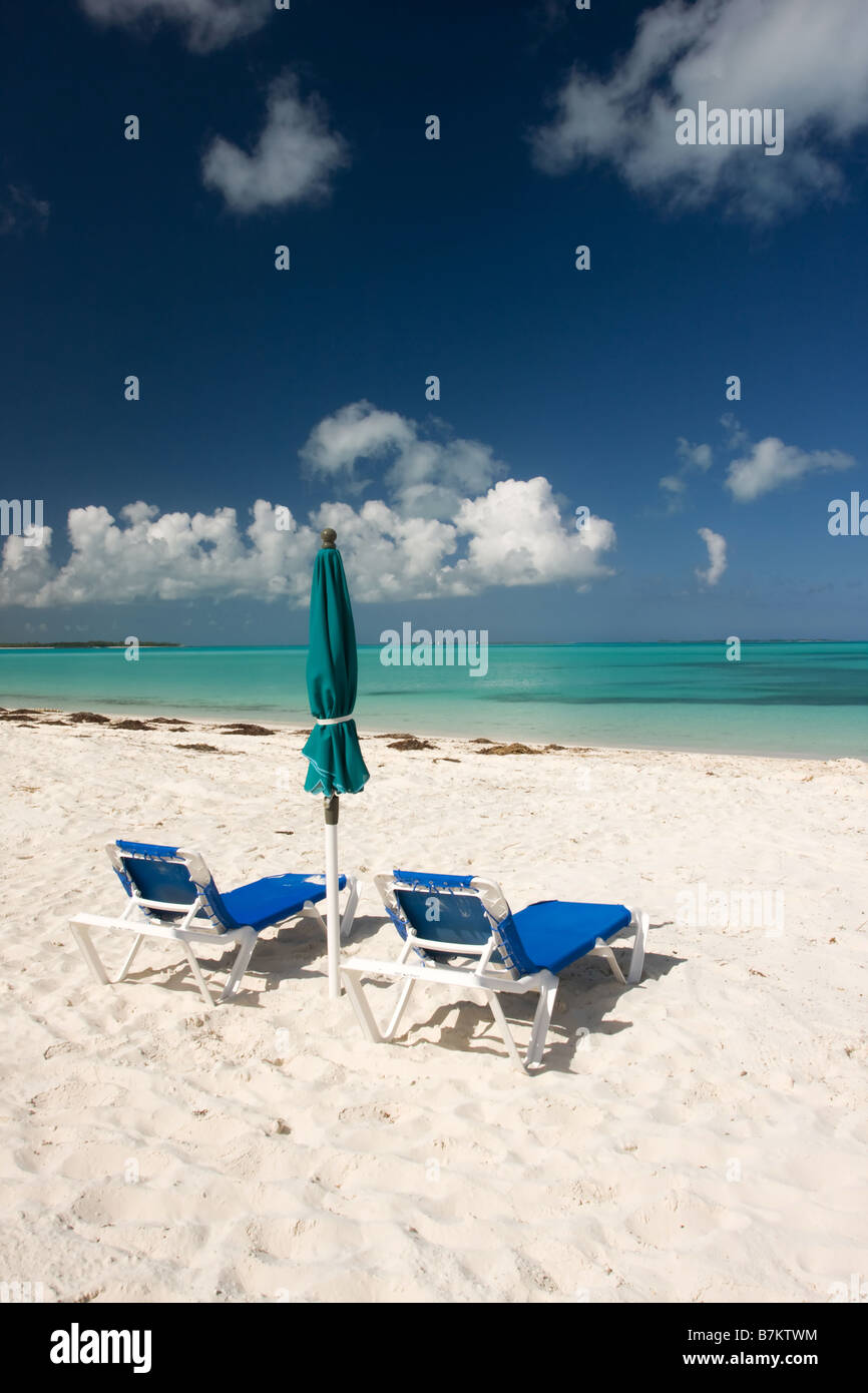 two sun beds with umbrella on a tropical beach Stock Photo - Alamy