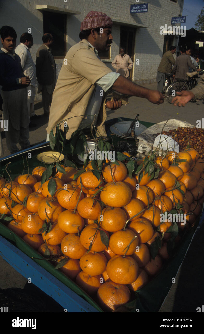 Pakistan railways hi-res stock photography and images - Alamy