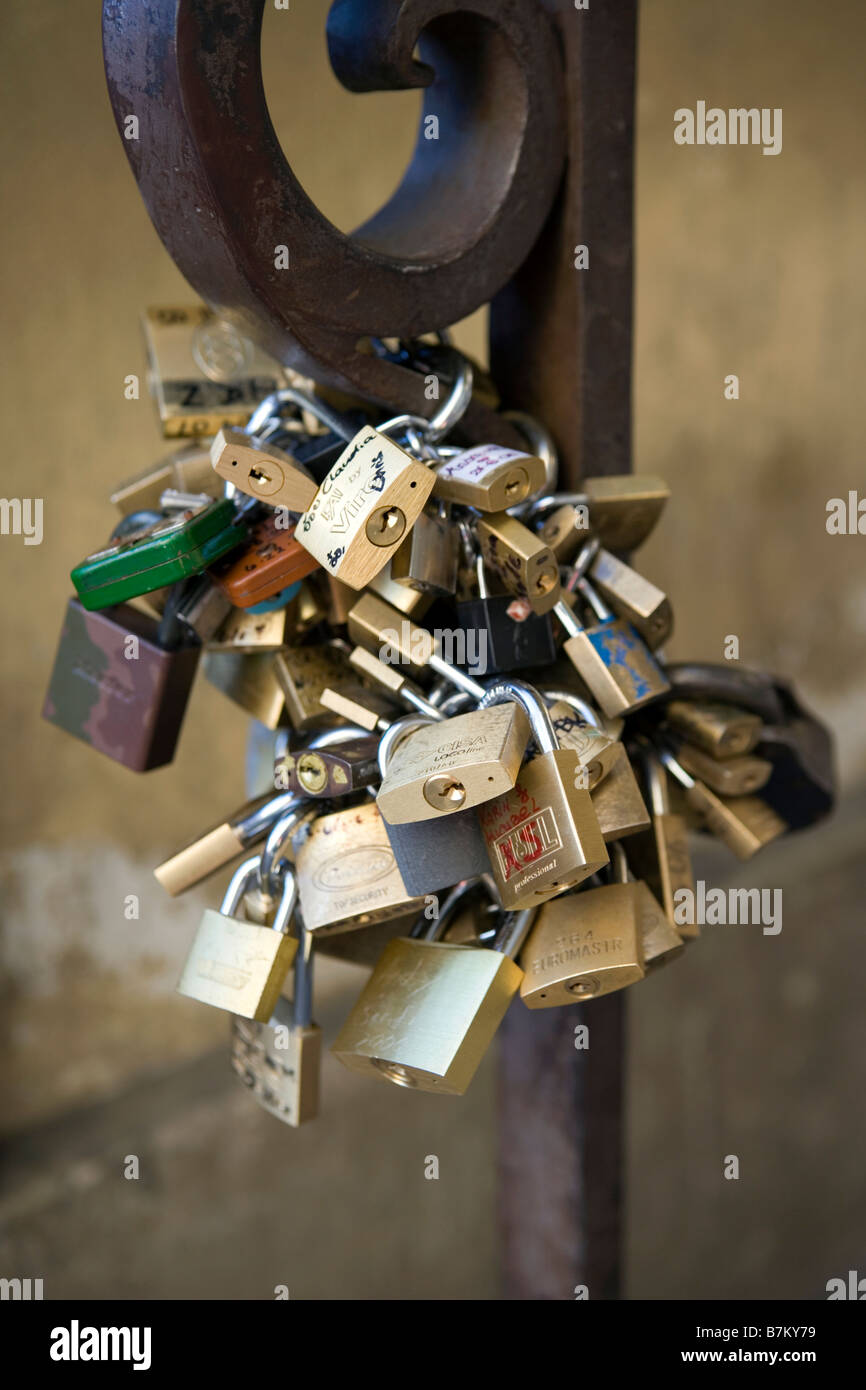 Chained posts hi-res stock photography and images - Alamy