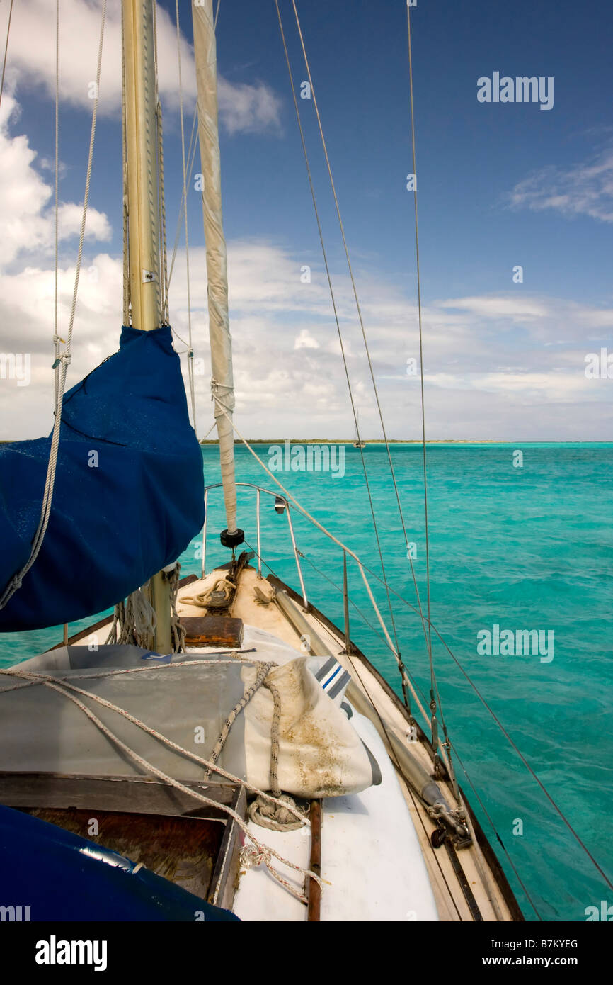Clear blue sky and turquoise sea in tropics hi-res stock photography ...
