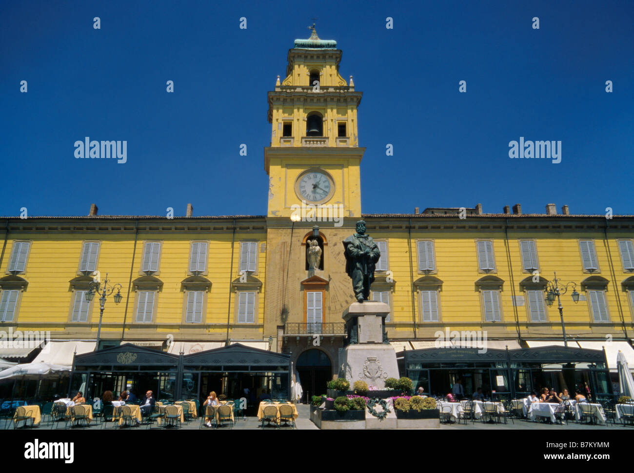 Garibaldi statue and Palazzo del Governatore at Piazza Garibaldi in ...