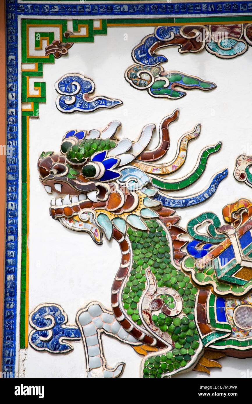 Tile dragon hi-res stock photography and images - Alamy