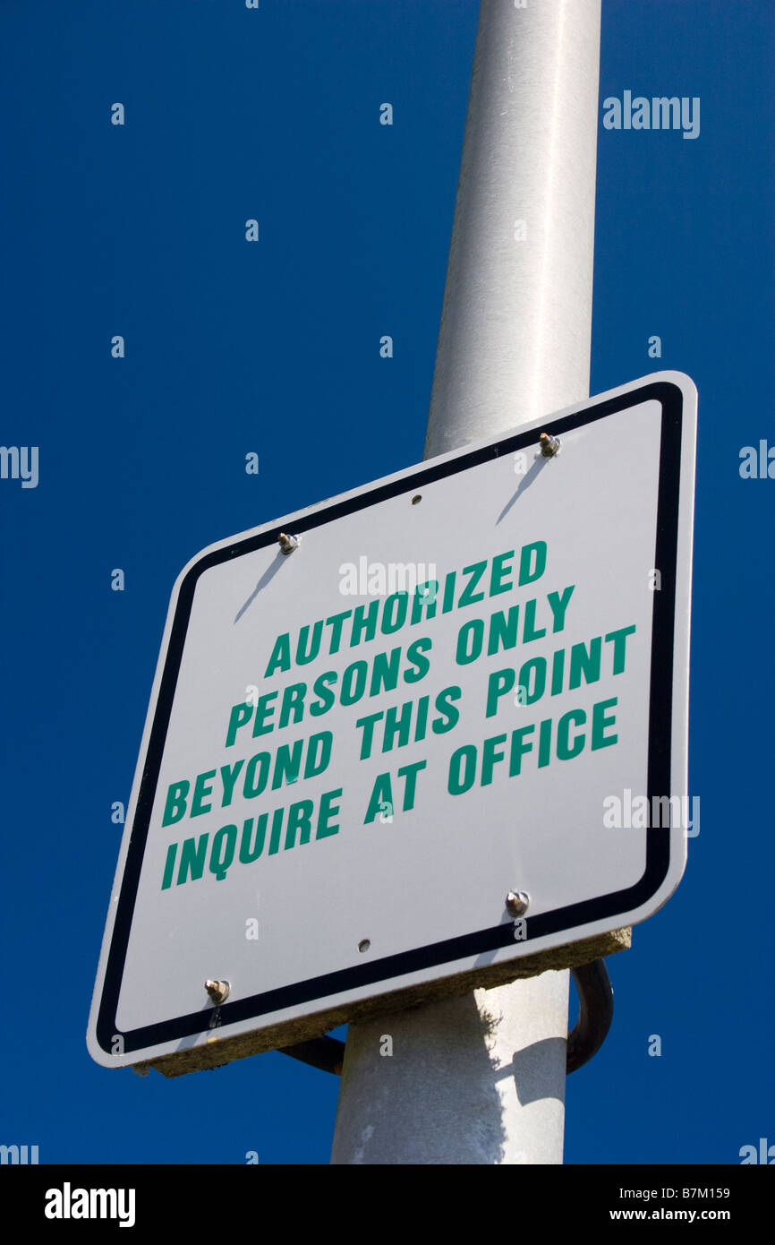 Authorized entry only sign hi-res stock photography and images - Alamy
