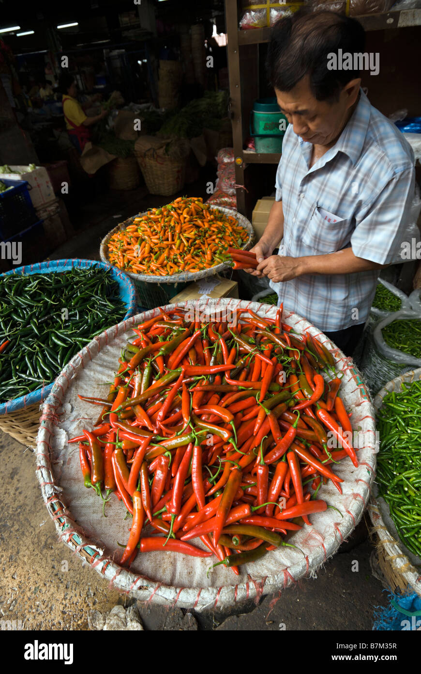 Fruit vendor bangkok hi-res stock photography and images - Alamy