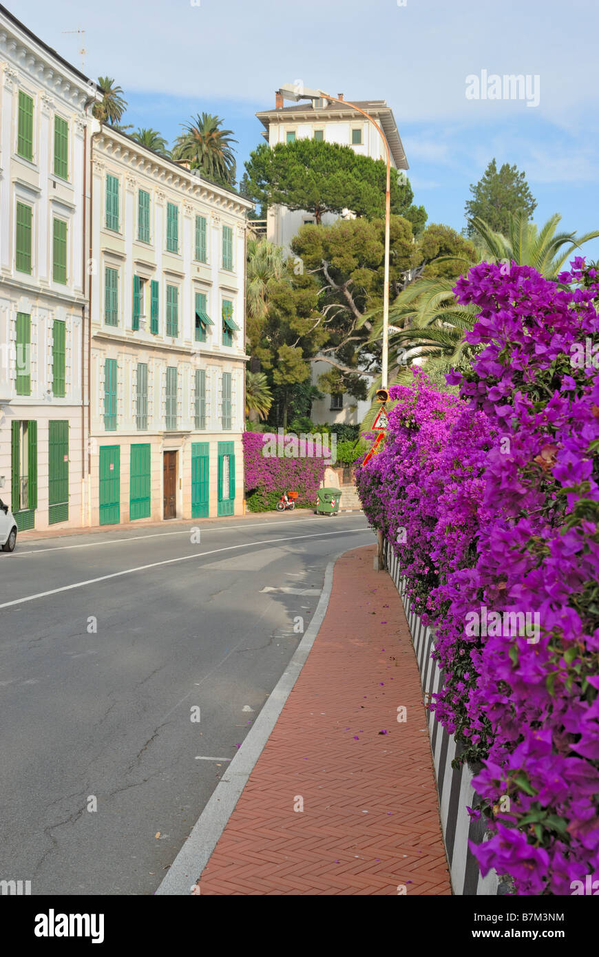 Street house flowers italy hi-res stock photography and images - Alamy