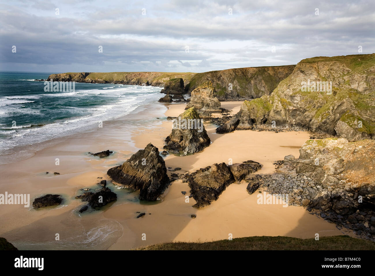 Dramatic cliffs bedruthan steps hi-res stock photography and images - Alamy