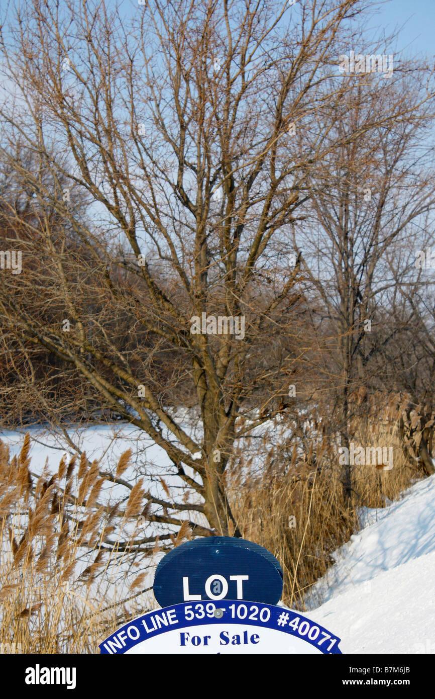 Real estate "for sale" sign and empty lot Ohio USA nobody hi-res Stock ...