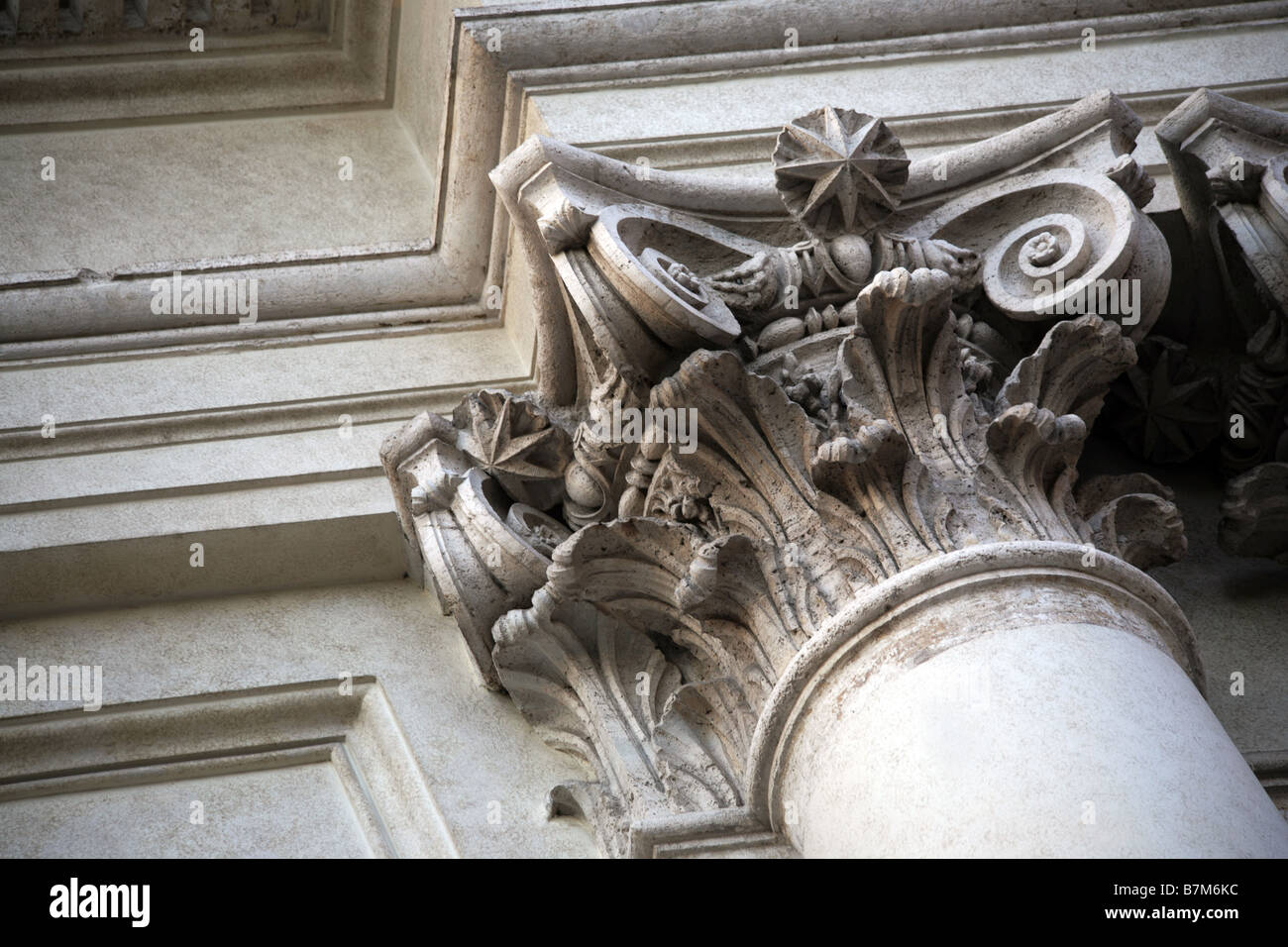 Large stone column part hi-res stock photography and images - Alamy