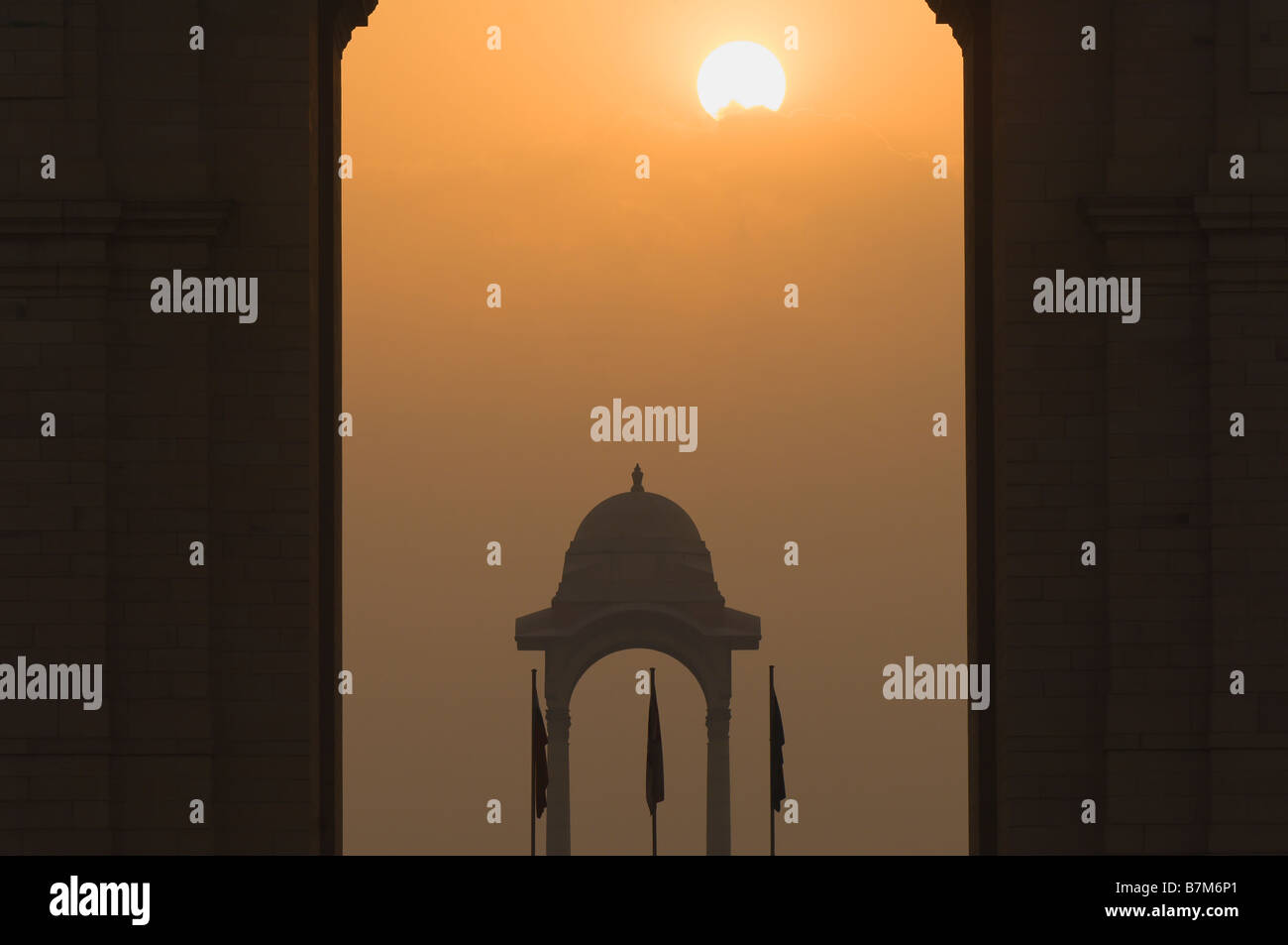 Amar Jawan Jyoti India Gate at the sunrise Stock Photo - Alamy