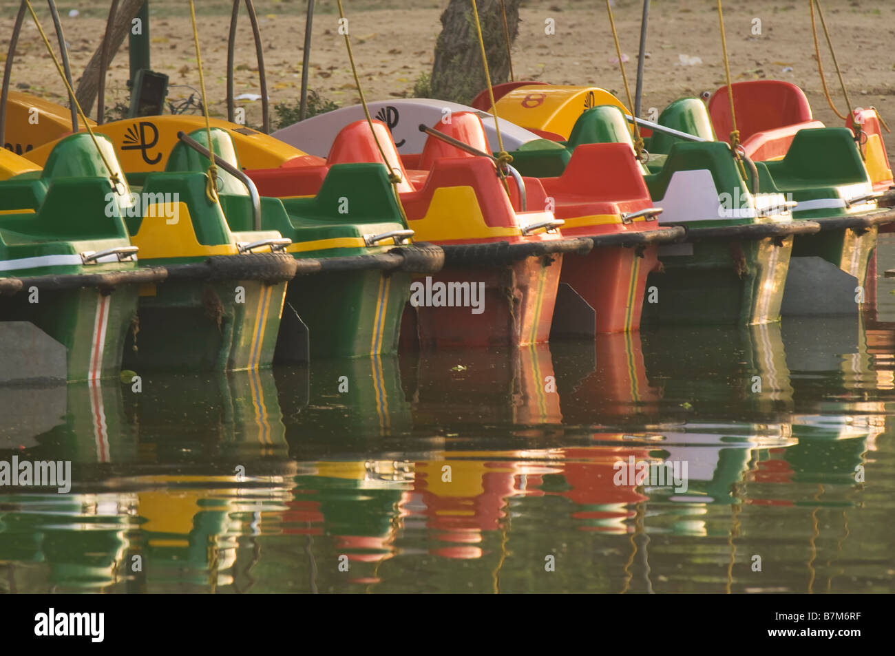 Delhi india gate boat hi-res stock photography and images - Alamy