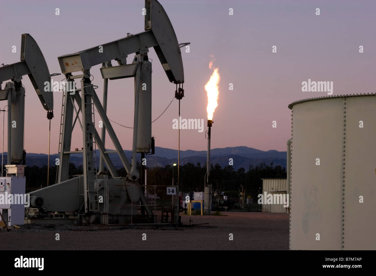Oil rig fire hi-res stock photography and images - Alamy