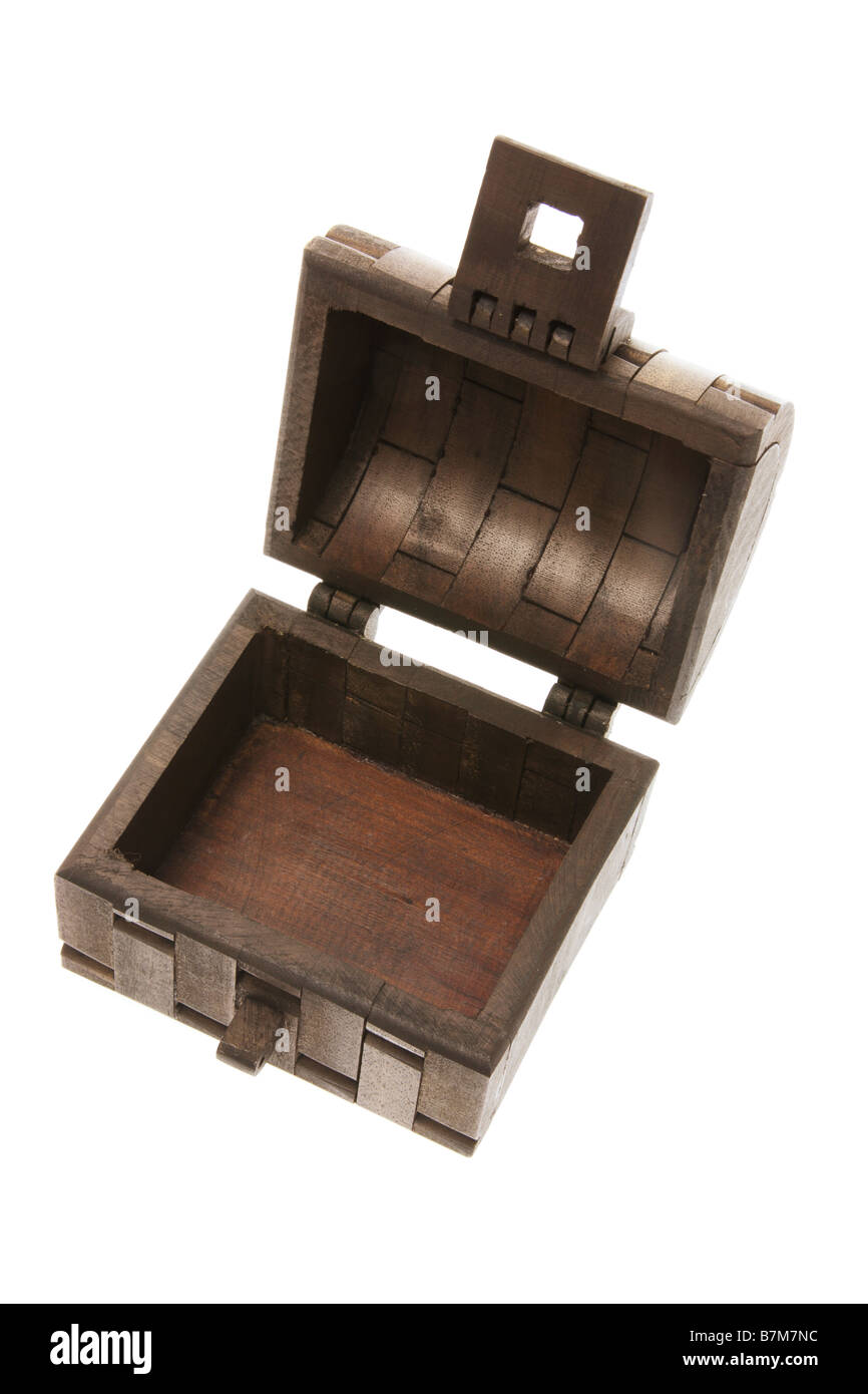 Empty treasure chest hi-res stock photography and images - Alamy