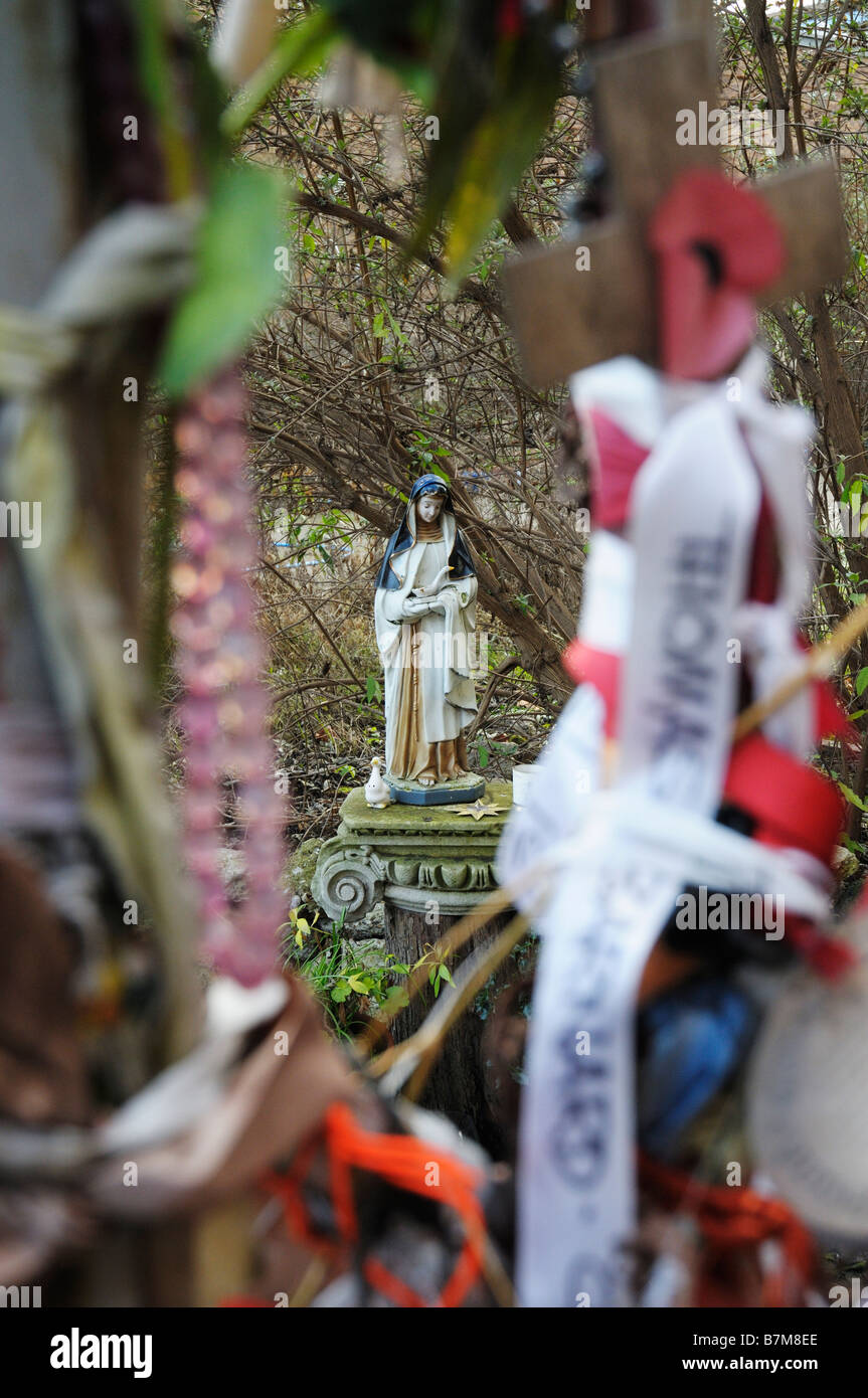 Statue of the Virgin Mary, Crossbones Cemetery, London Stock Photo - Alamy