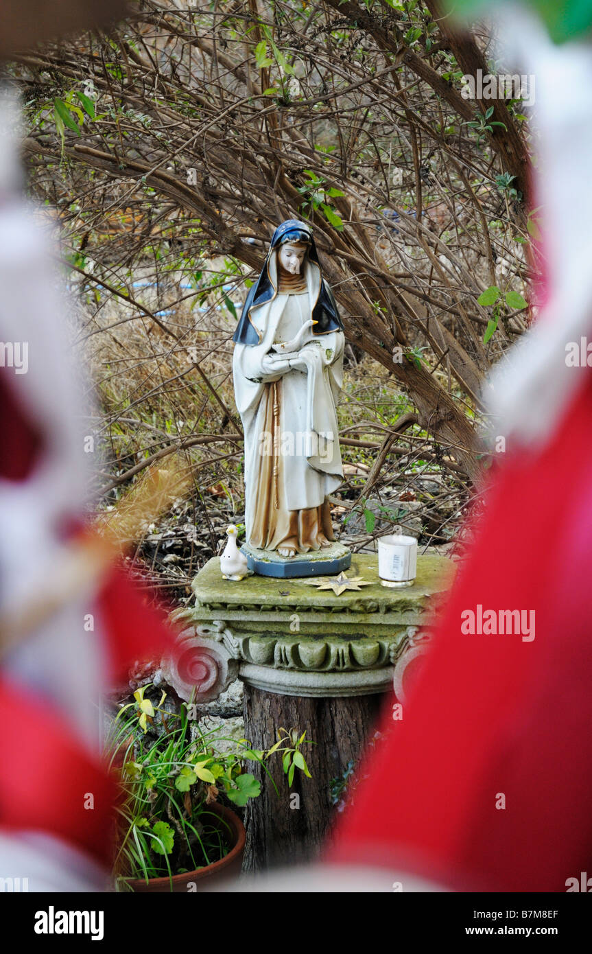 Statue of the Virgin Mary, Crossbones Cemetery, London Stock Photo - Alamy