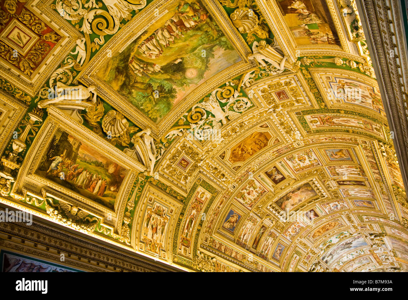 Painting on ceiling vatican museum hi-res stock photography and images - Alamy