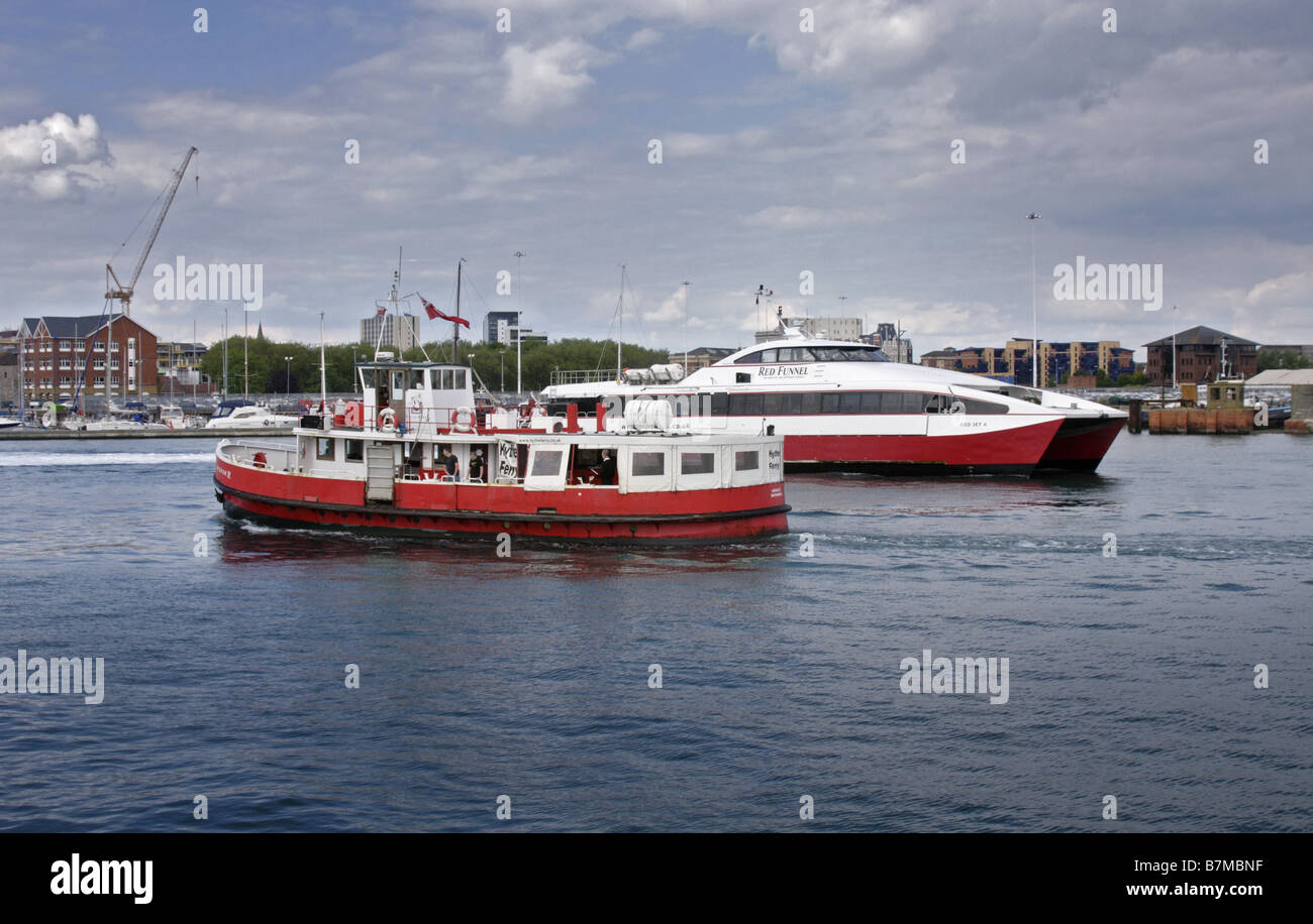 Red funnel ship hi-res stock photography and images - Alamy