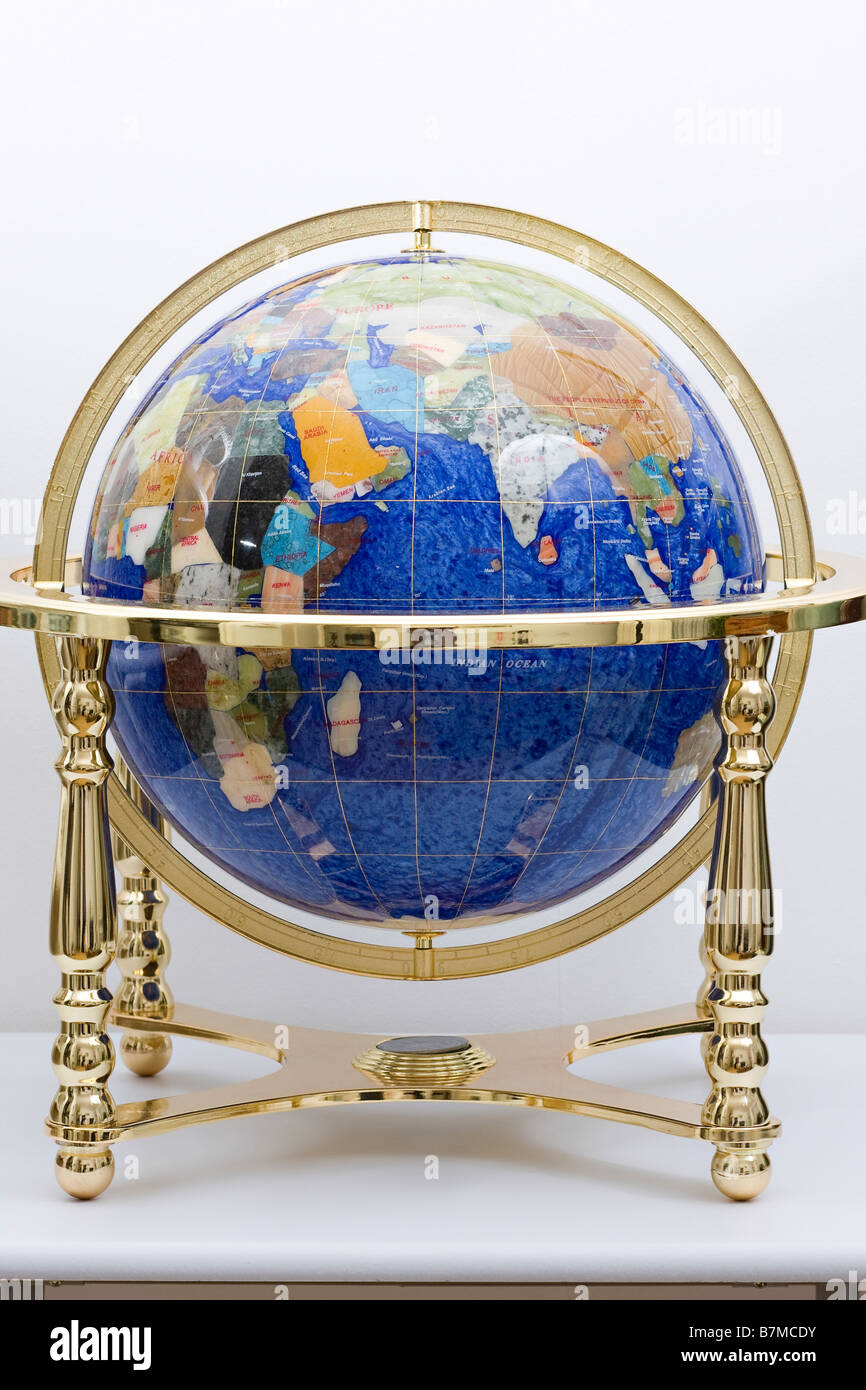 Rotating globe hi-res stock photography and images - Alamy