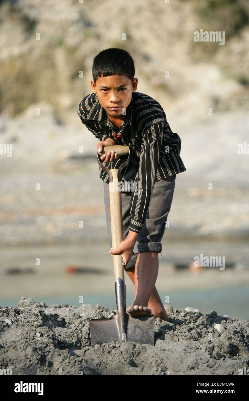 Boy digging sand spade hi-res stock photography and images - Alamy