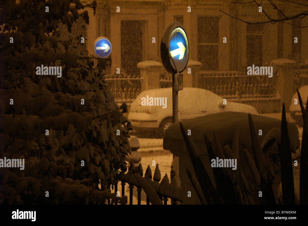 Midnight blue hi-res stock photography and images - Alamy