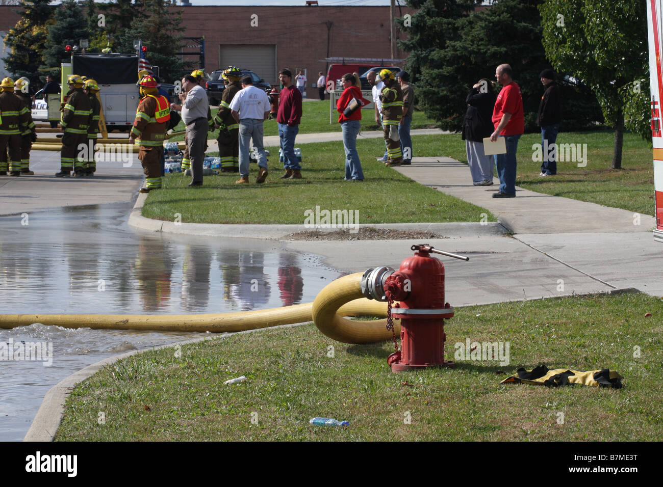 Firefighters respond to a serious industrial fire Stock Photo - Alamy