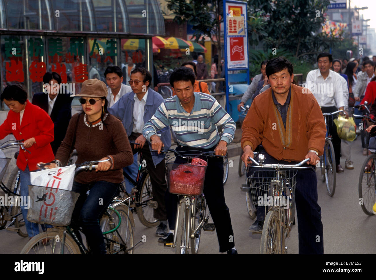 Chinese people, Chinese men, Chinese women, bicyclist, bicyclists ...