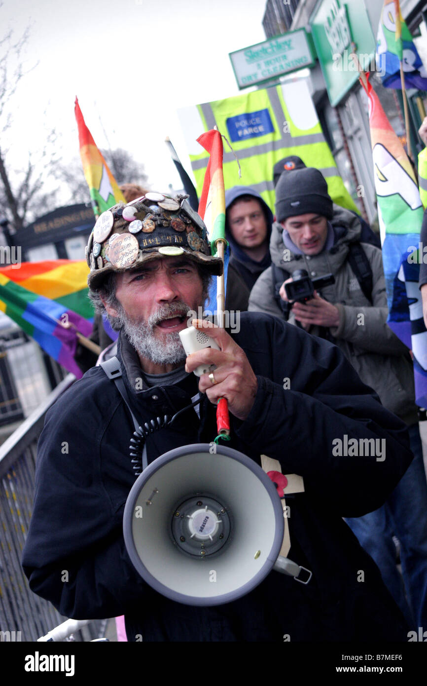 Peace Activist Brian Haw arrives in Oxford having walked from ...