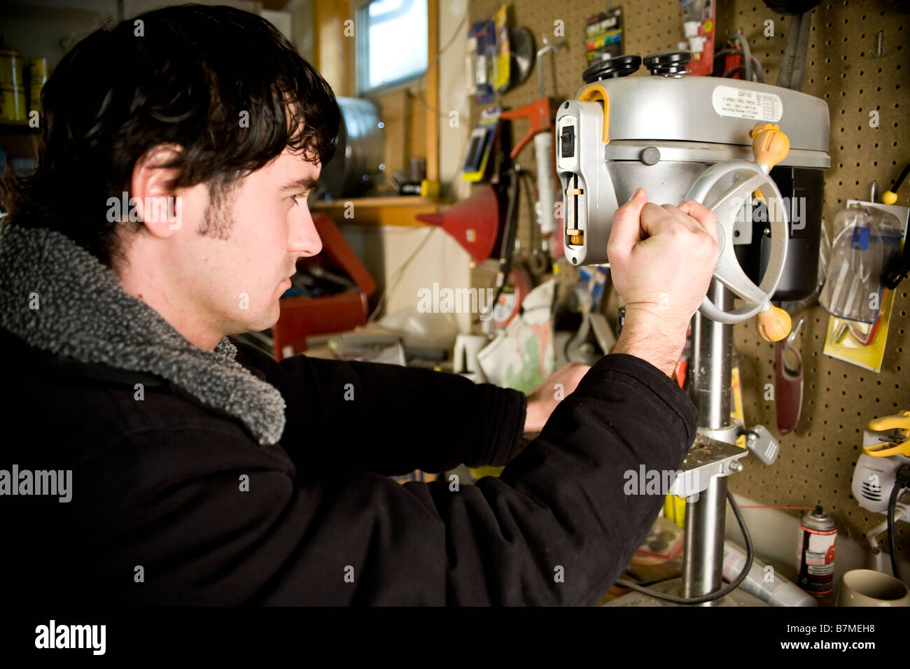 Mechanic working on lathe machine hi-res stock photography and images ...