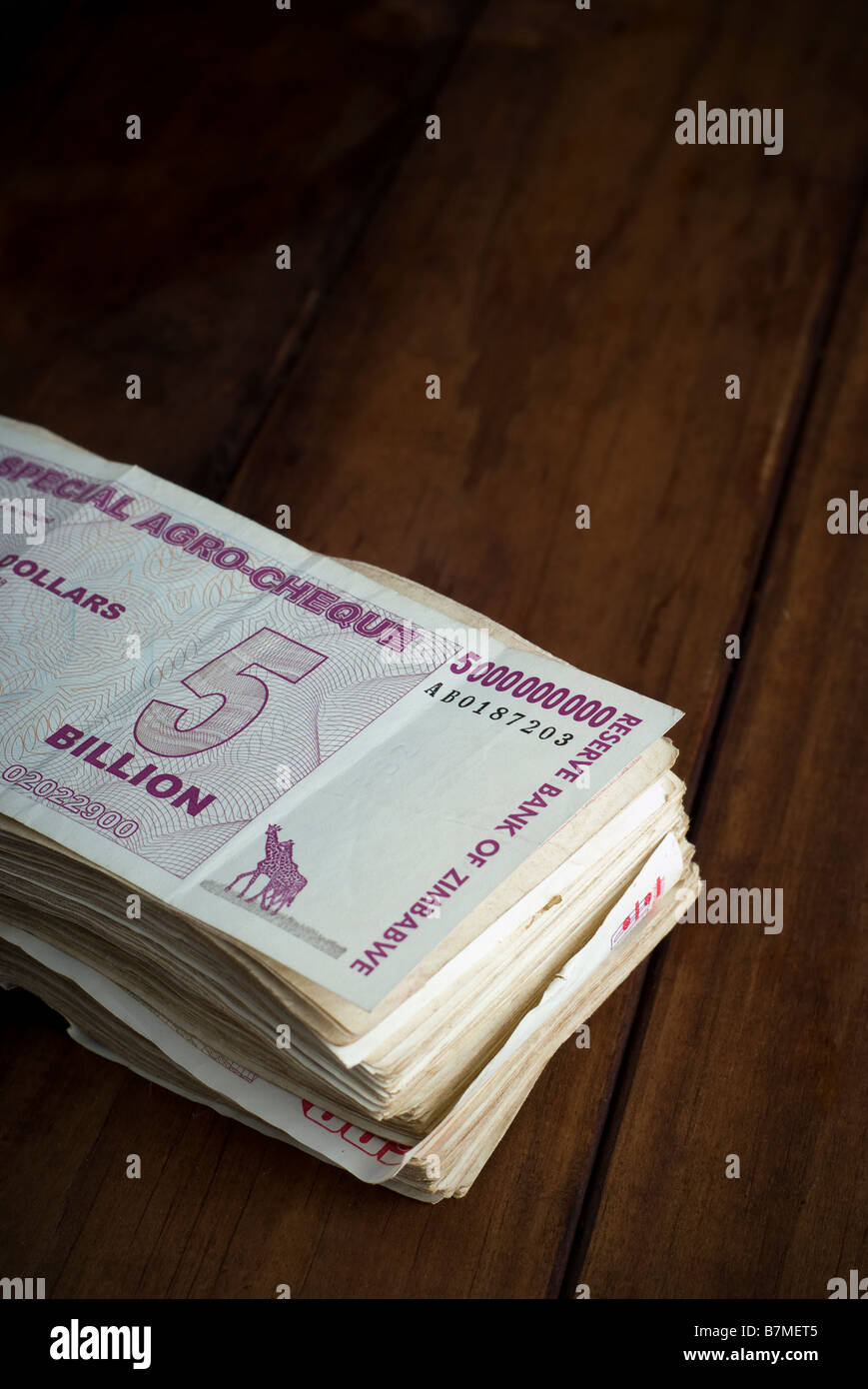 Billion dollar note hi-res stock photography and images - Alamy