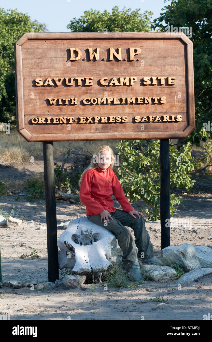 Tourist with welcome sign at Savuti camp site Stock Photo - Alamy