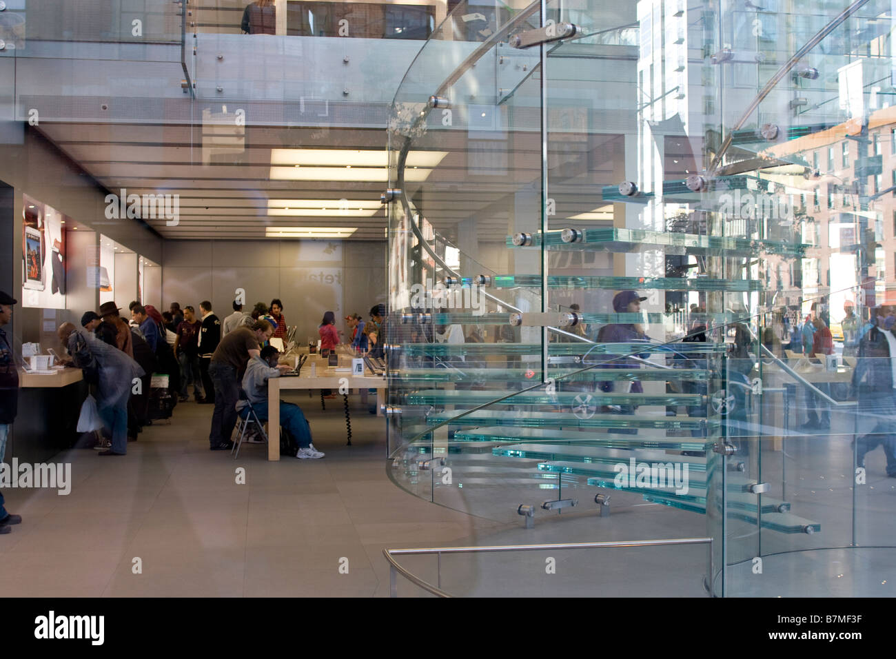 Apple store new york Stock Photo - Alamy